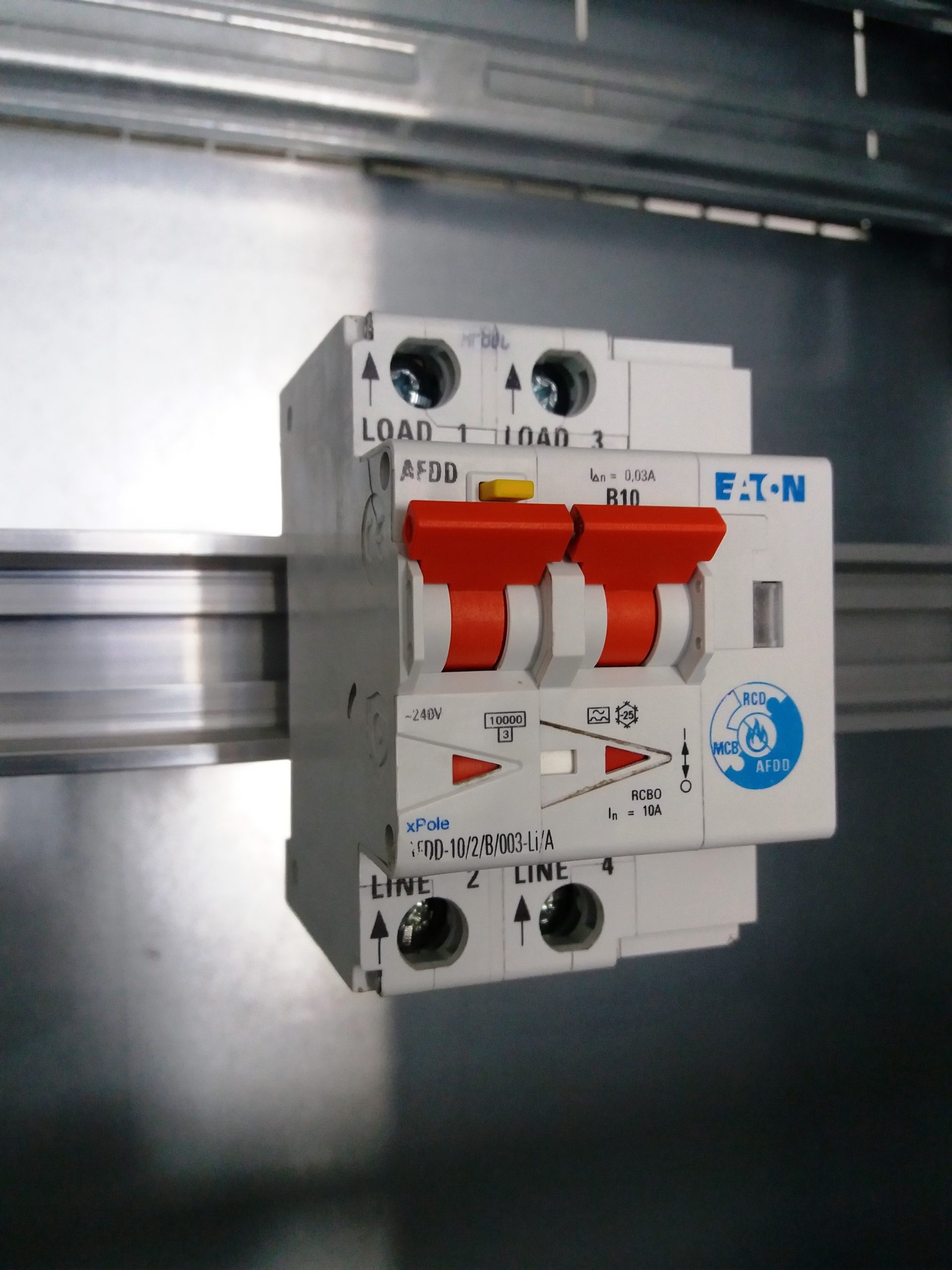 Symulator zwarcia łukowego. Jak testować przeciwpożarowe detektory ...