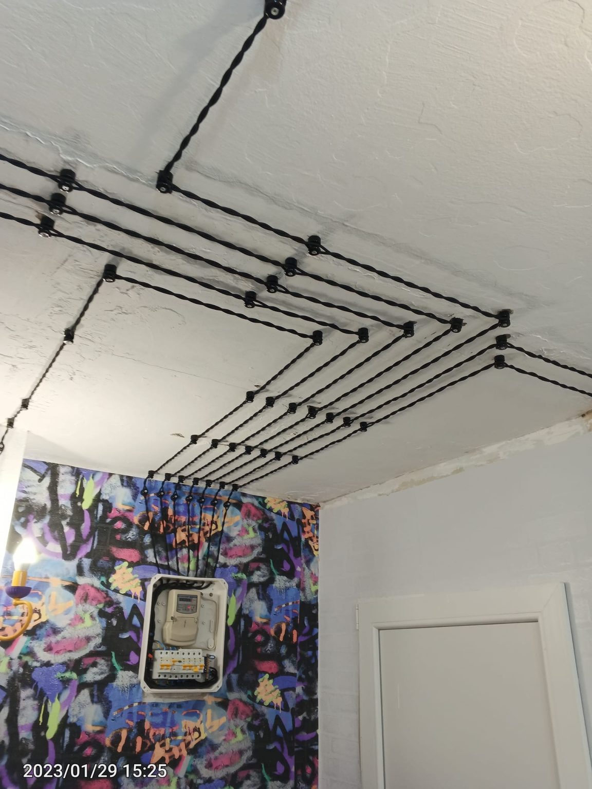 Natynkowa instalacja w stylu vintage