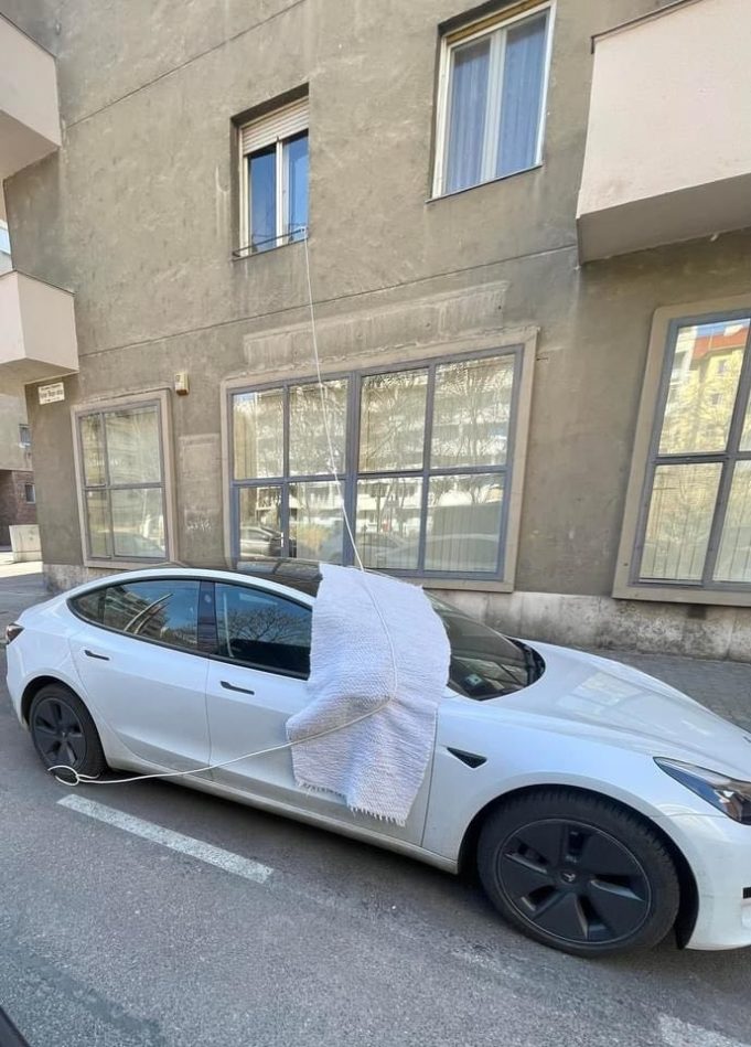 Bezpieczne ładowanie Tesli pod blokiem Bezpieczne ładowanie Tesli pod blokiem