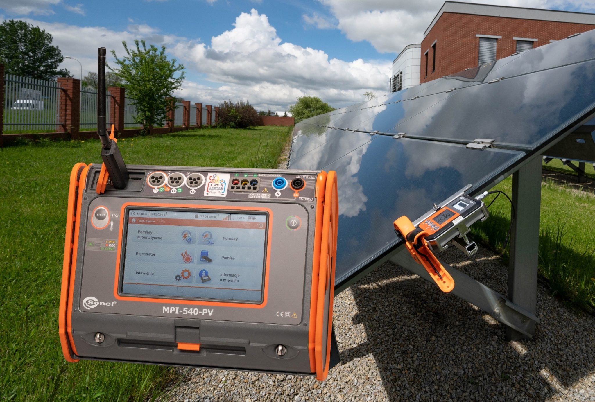 Kompleksowy zestaw do pomiarów instalacji fotowoltaicznych – Sonel MPI-540-PV Solar